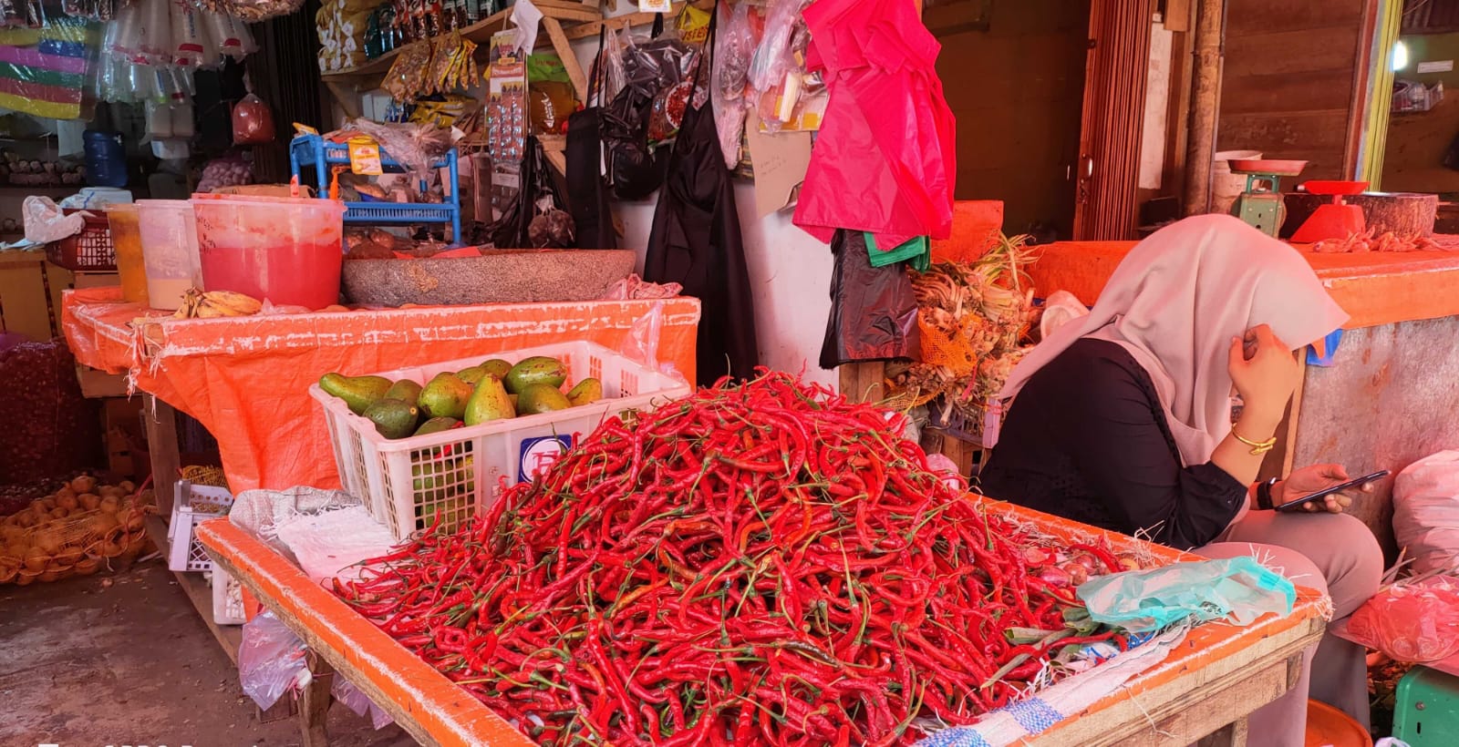 Harga Cabai di Pasar Tanjung Bajure Terpantau Turun - iNBrita.com